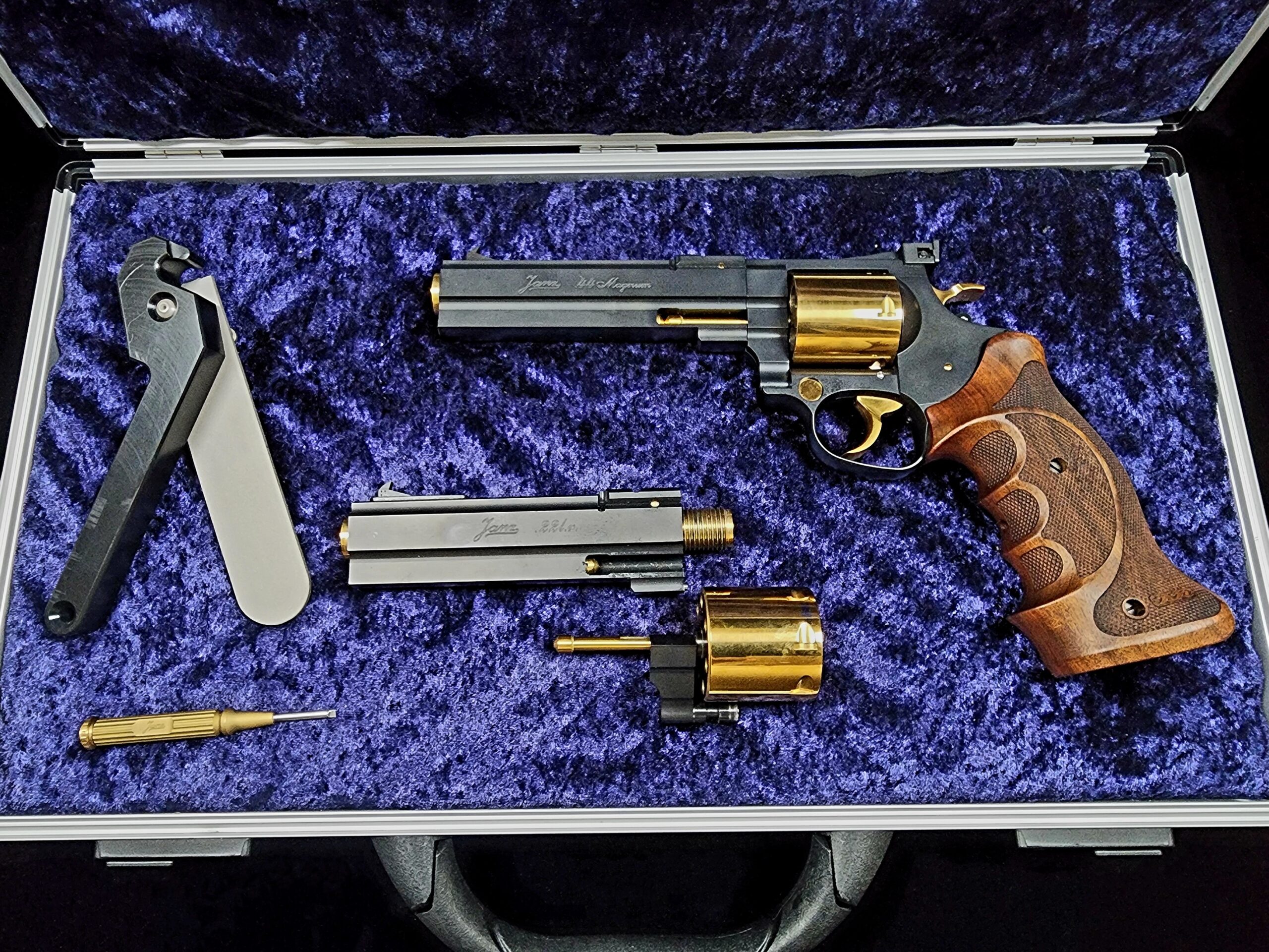 Janz EM-S Serial 09092000: Modular Revolver | Luxus Capital