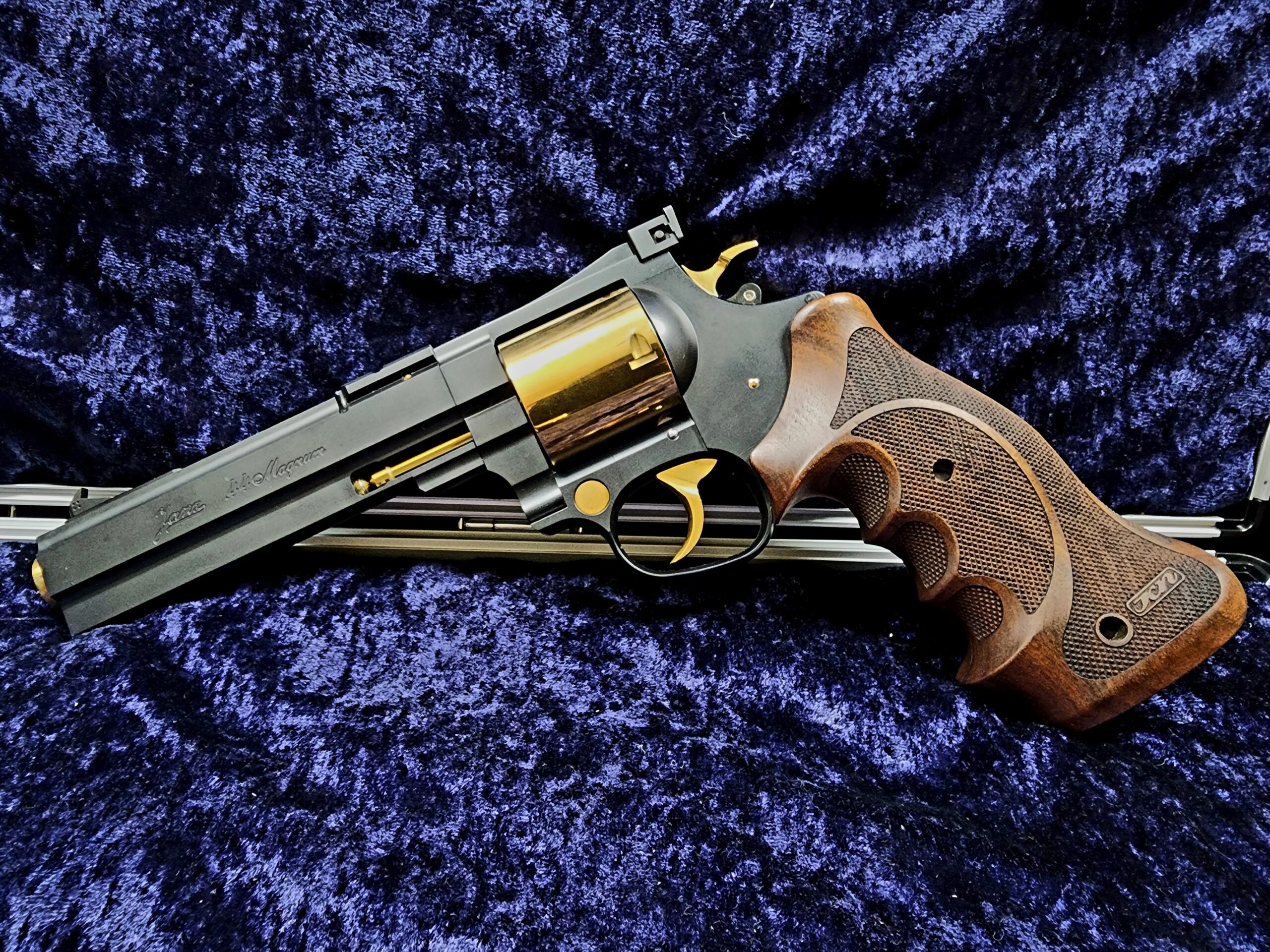Janz EM-S Serial 09092000: Modular Revolver | Luxus Capital